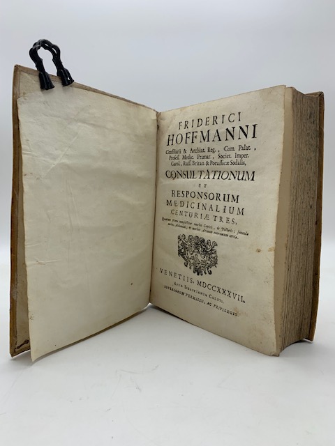 Consultationum et responsorum medicinalium centuriae tres...Hoffmann, 1737