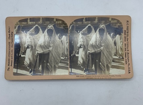 Tunis. Arab women in street costume. Foto stereosopica originale etnografica